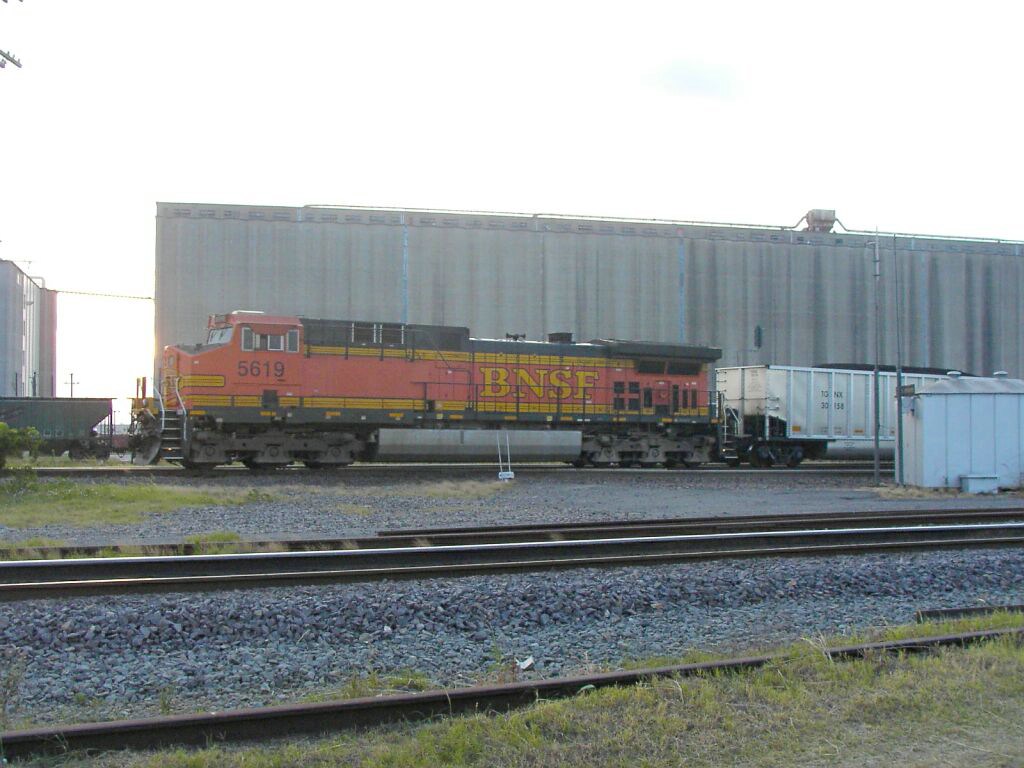 BNSF 5619